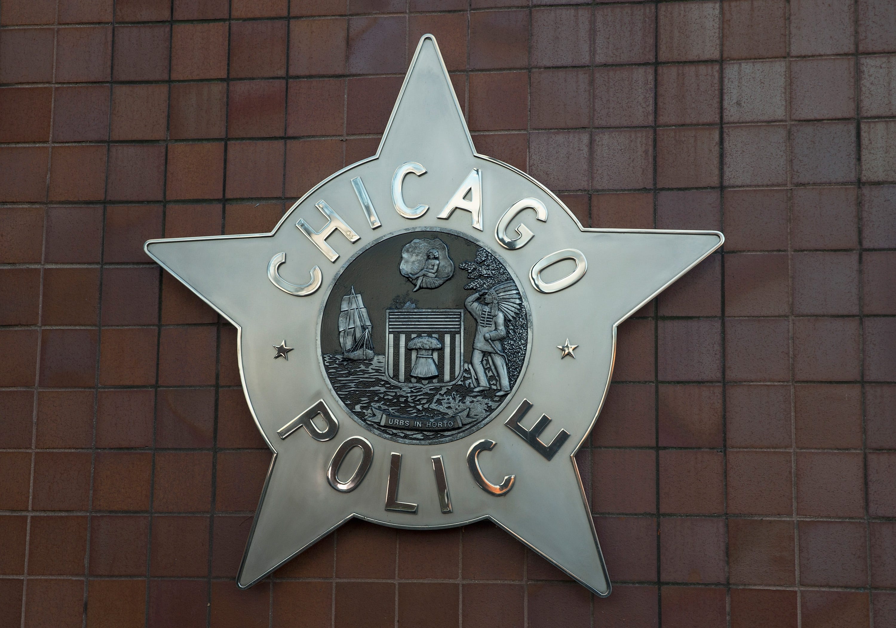 Man charged with murder of Chicago police officer shot at hospital
