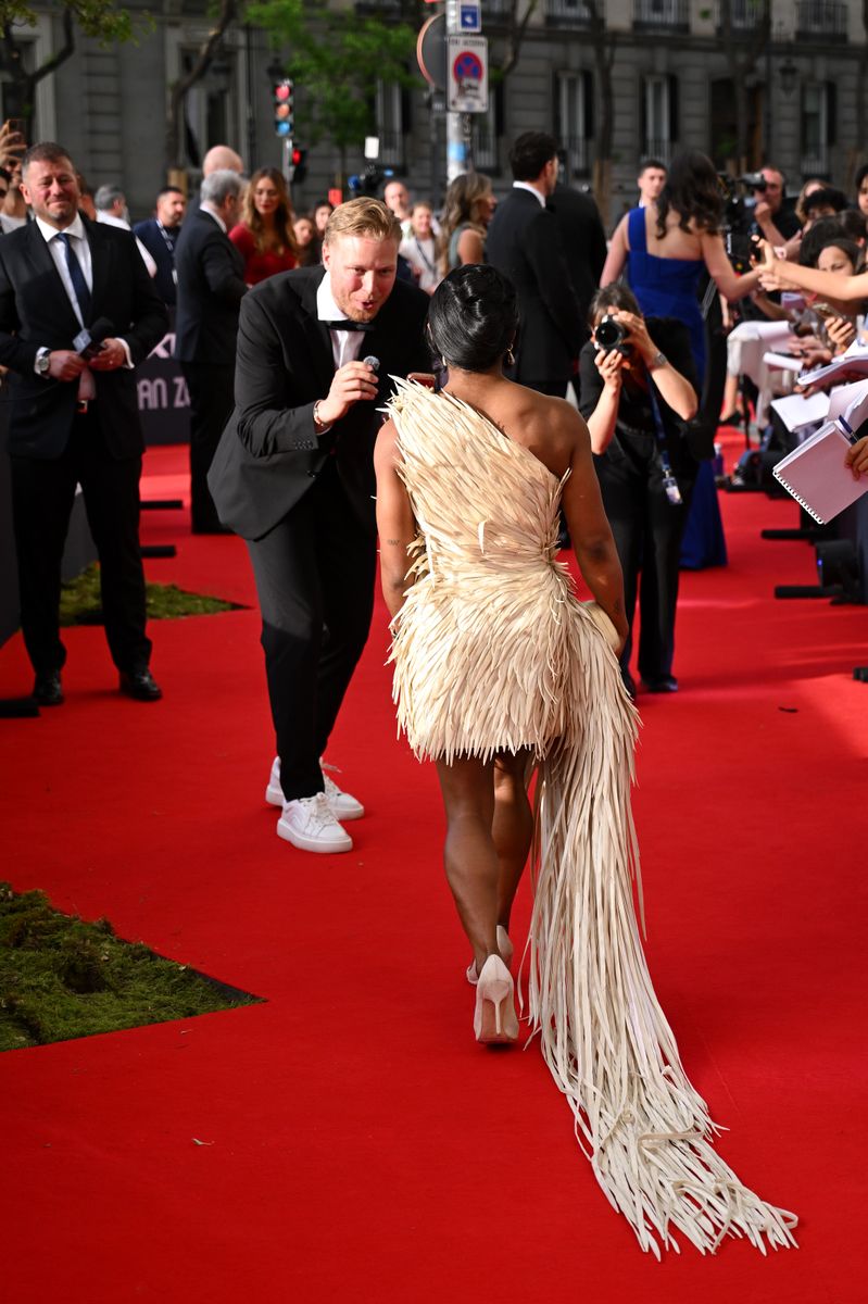 Simone Biles avoided a red carpet fashion disaster with this clever trick