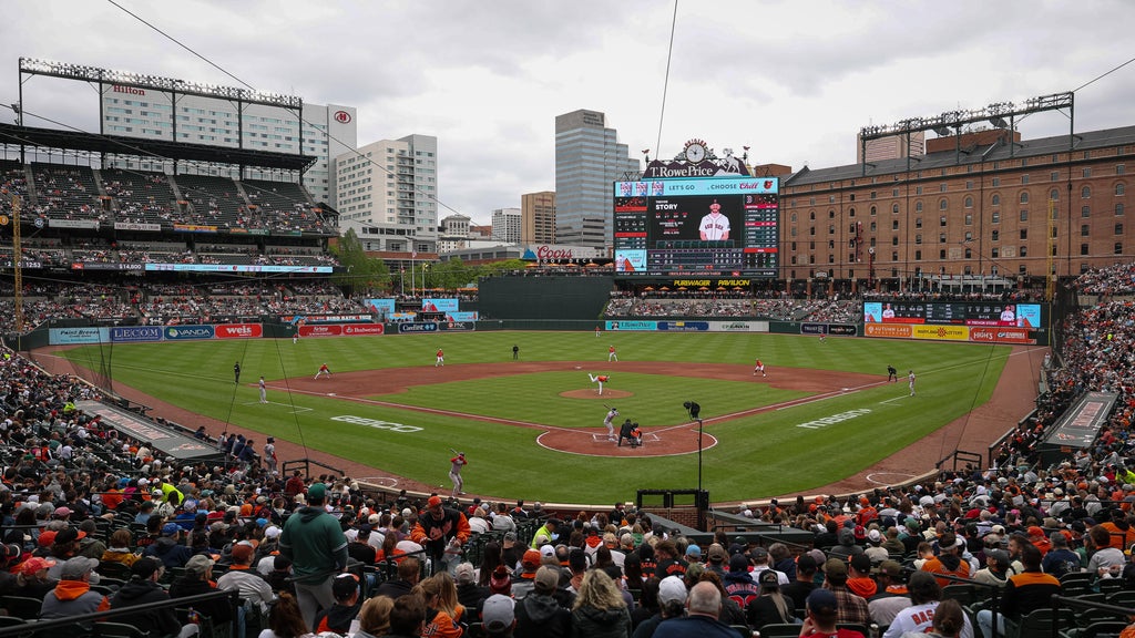 Boston Red Sox erupt for 10 runs in the ninth, beat Baltimore Orioles 17-1