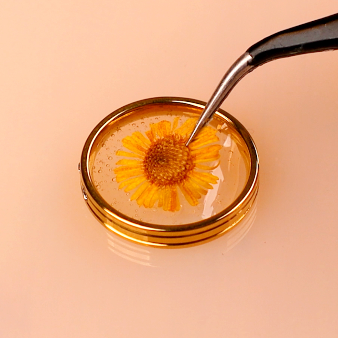 Preserve memories in blooming necklace💐