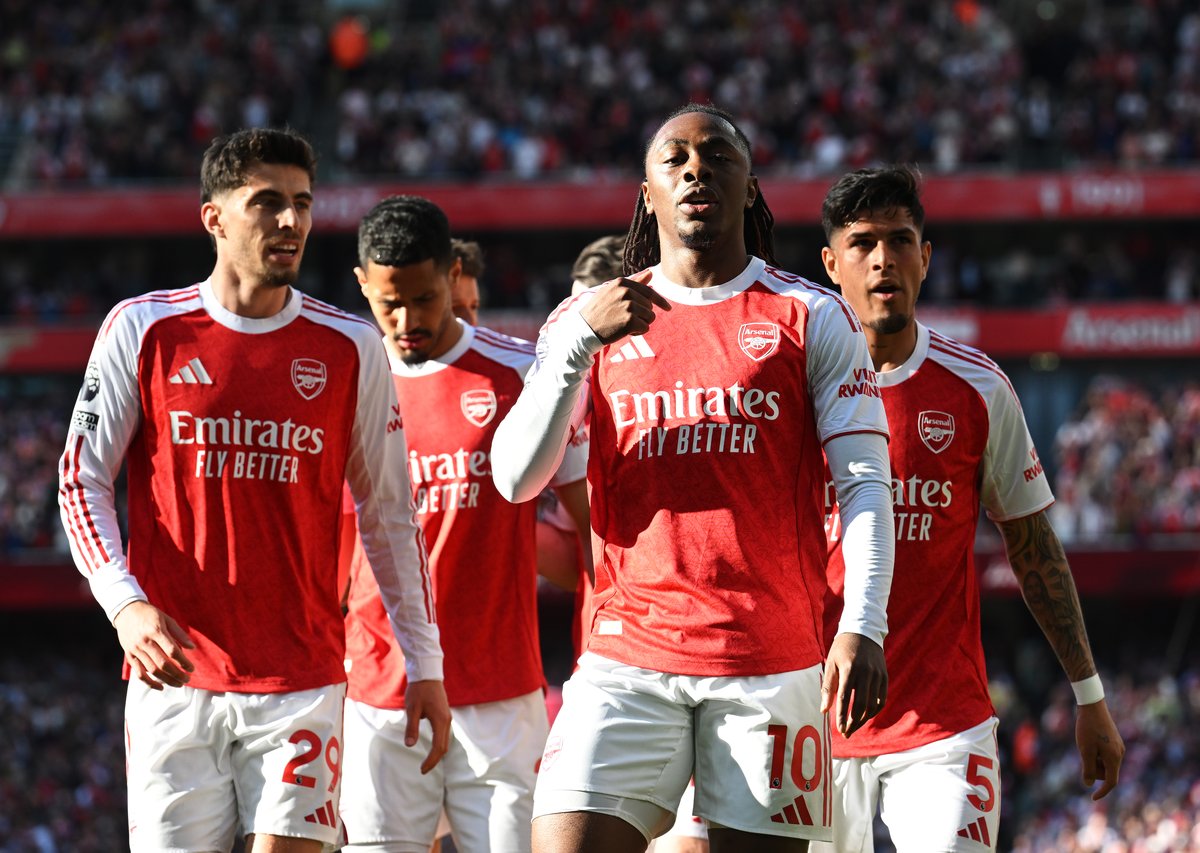 Eze stunner sends Arsenal back to the top of the Premier League table
