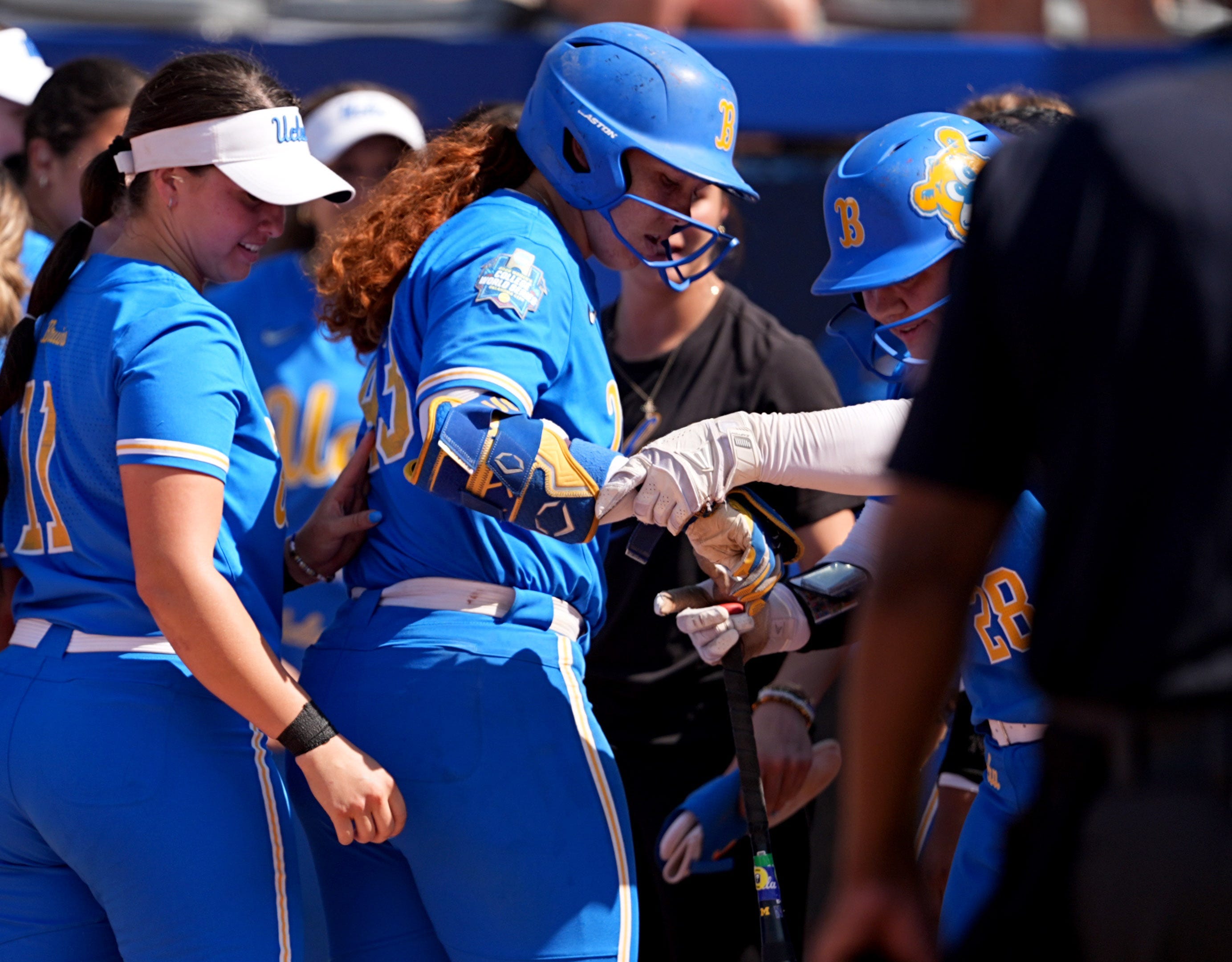 UCLA softball falls apart in the seventh against Oregon series opener