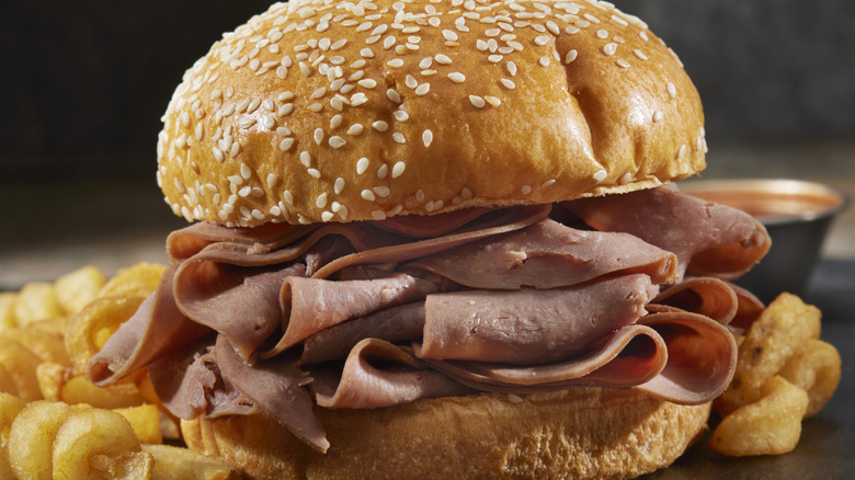 Why longtime Arby's fans swear the roast beef sandwich tastes different ...