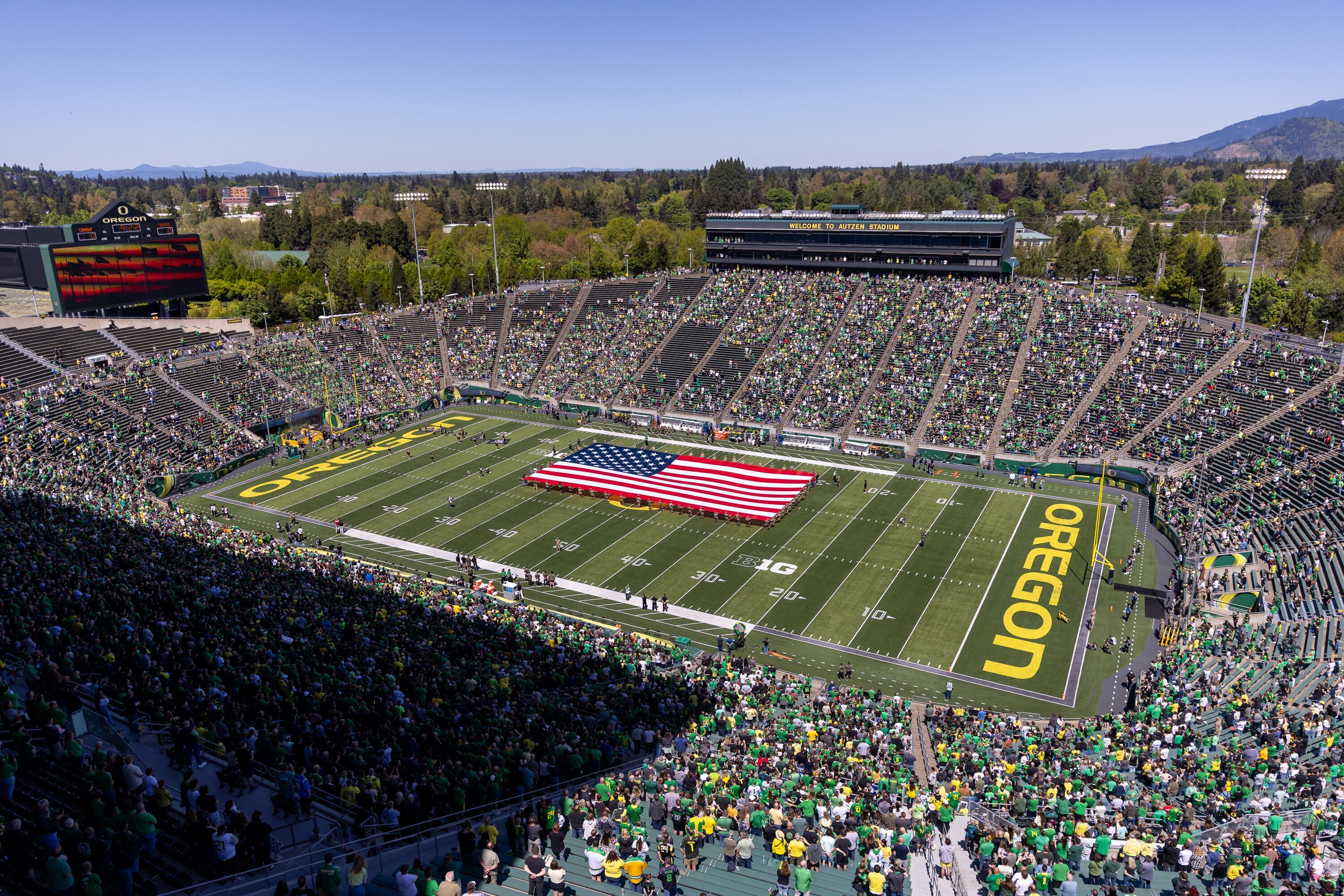 Oregon spring game provides glimpses of past, present and future of a ...