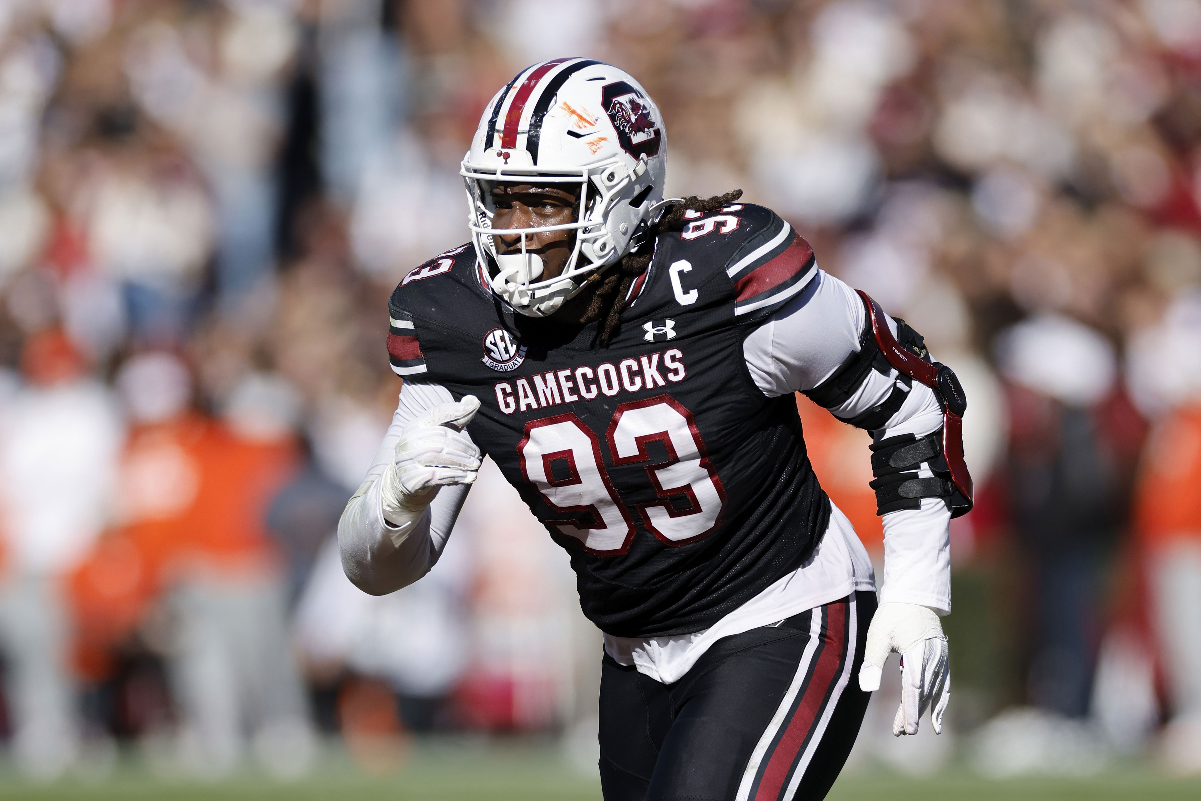 Chargers select South Carolina DT Nick Barrett with the 145th pick