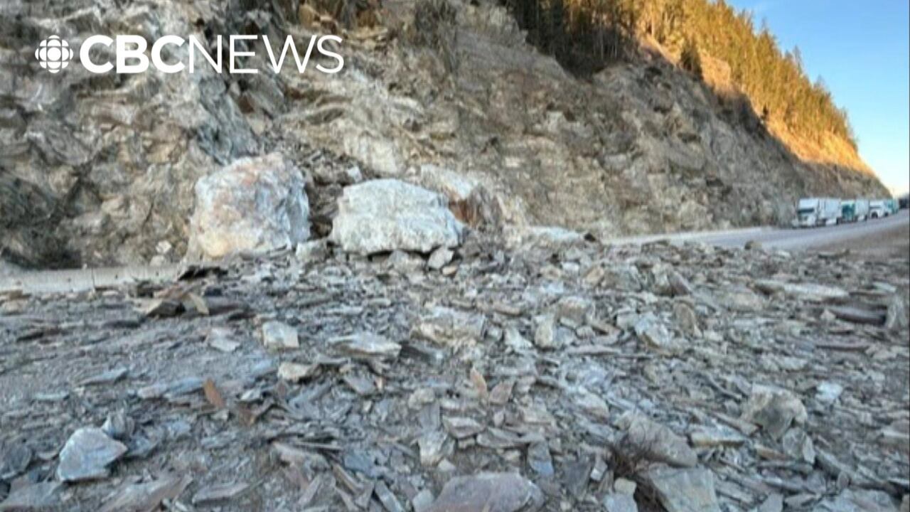 Rock slide closes Yellowhead Highway west of Jasper