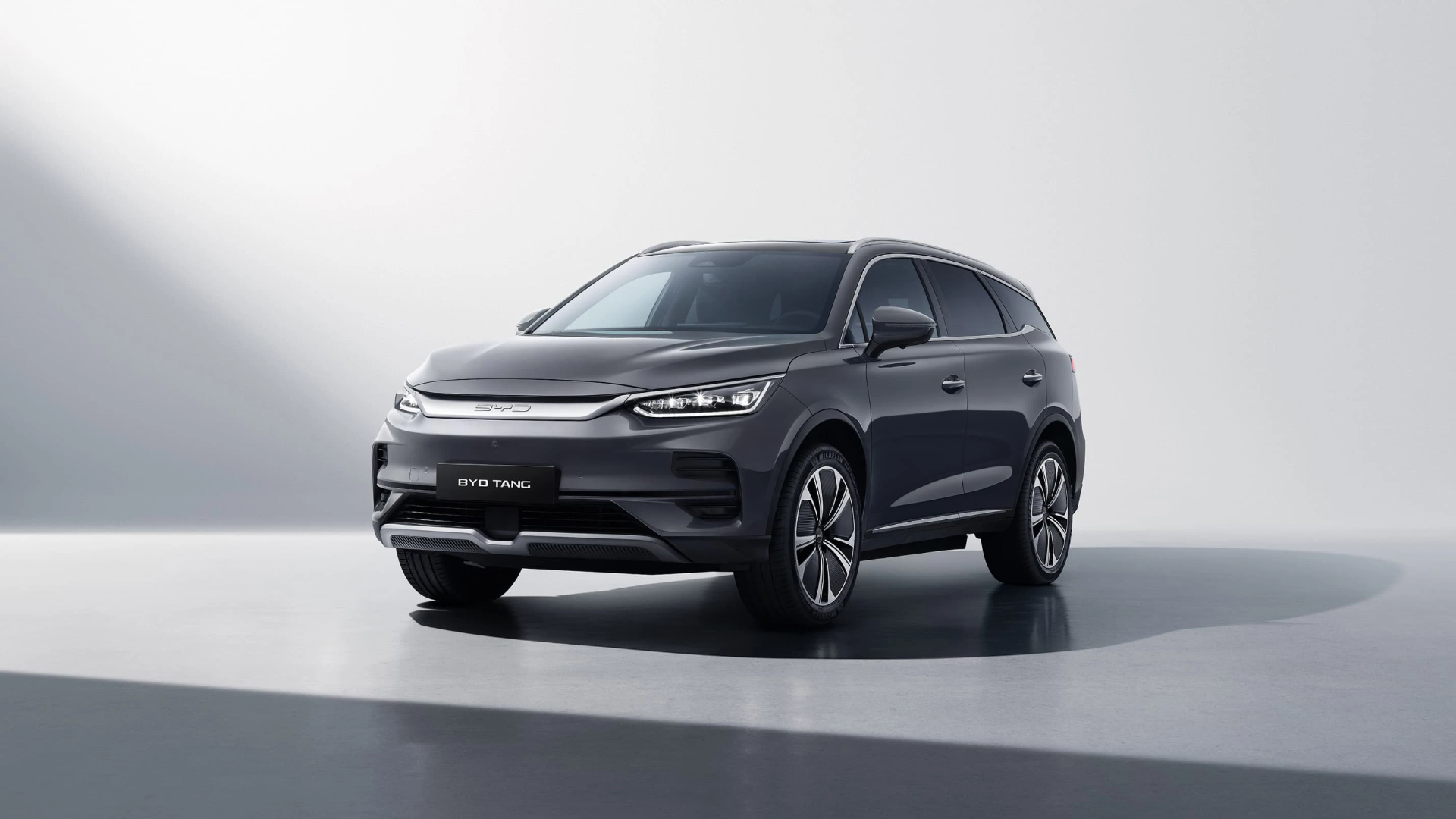 China’s BYD begins sales for flagship electric SUV with 590-mile range ...