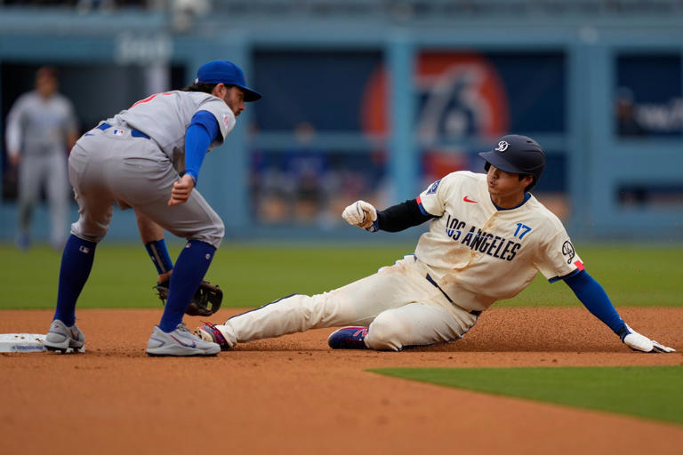Dodgers score 6 runs in 4th to snap the Cubs' 10-game winning streak ...