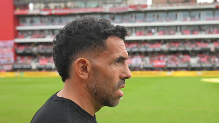 Recién desvinculado como DT de Talleres, a dónde se lo vio a Carlos Tevez