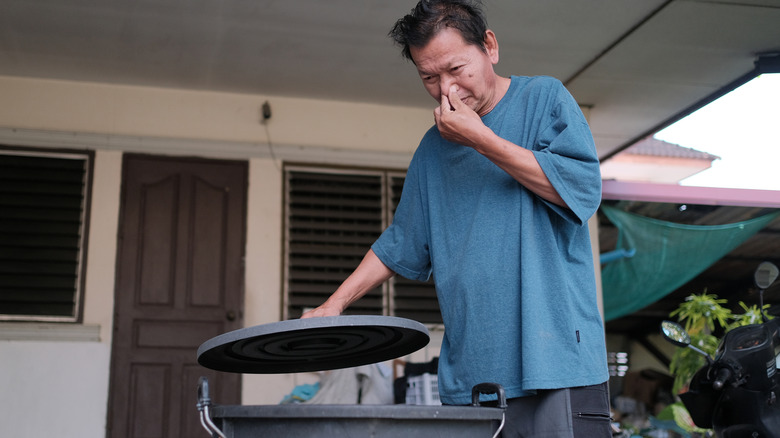 The paper towel trick that can keep your trash can smelling fresh