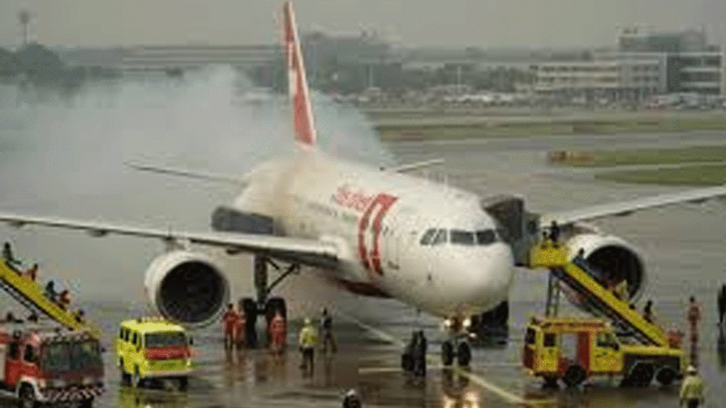 Delhi-Zurich flight | టేకాఫ్‌ అవుతుండగా విమానం ఇంజిన్‌లో సమస్య ...