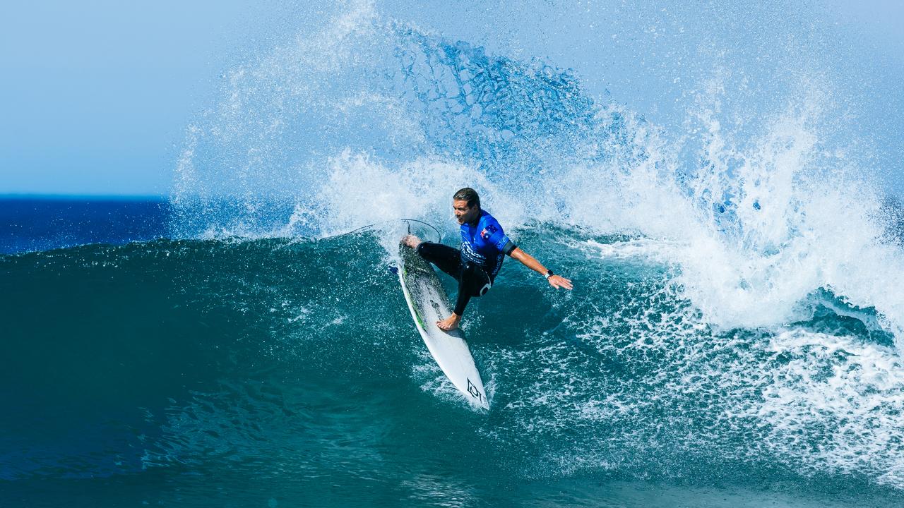 Pittar upsets Medina for first World Surf League title