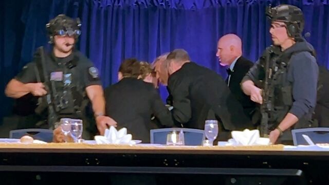 Σοκ στο δείπνο ανταποκριτών του Λευκού Οίκου, έπεσαν πυροβολισμοί ...