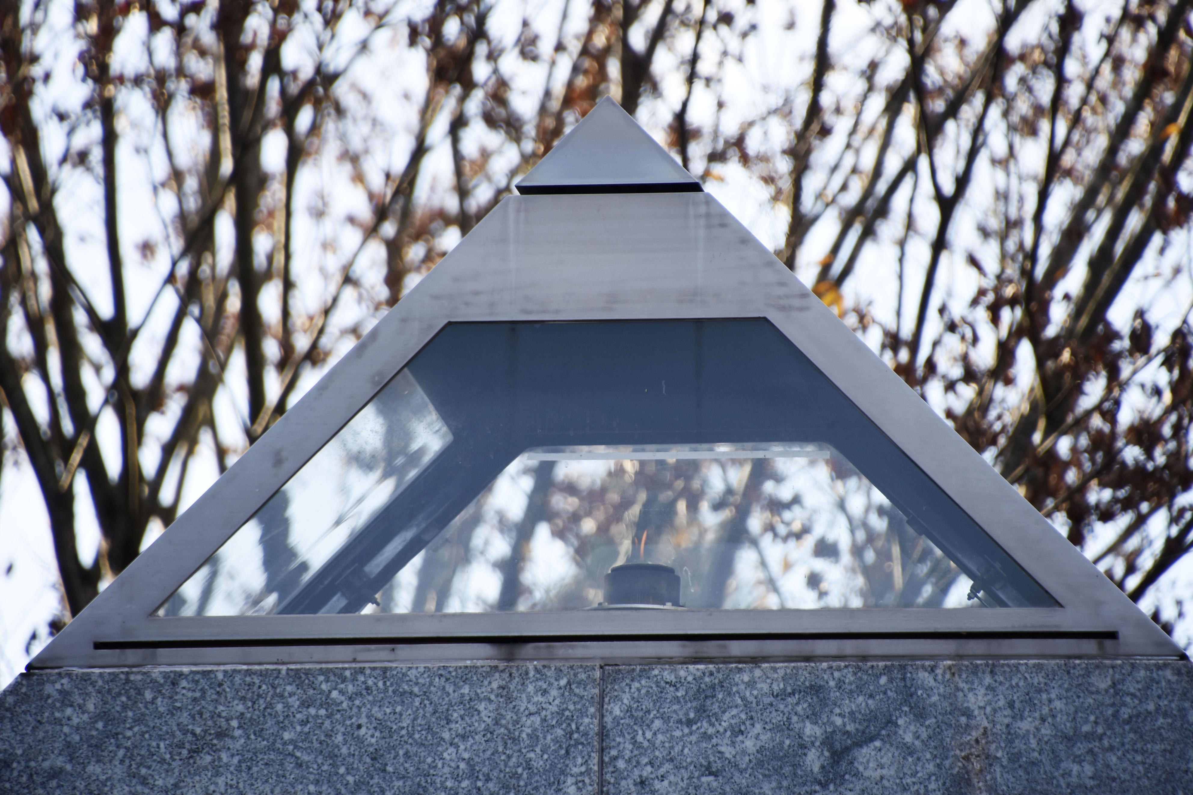 Flame from Hiroshima A-bombed ruins to be used at Pearl Harbor ceremony