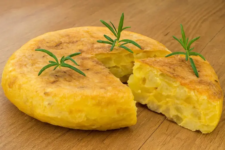 El truco de los chefs para que la tortilla de patatas quede siempre ...