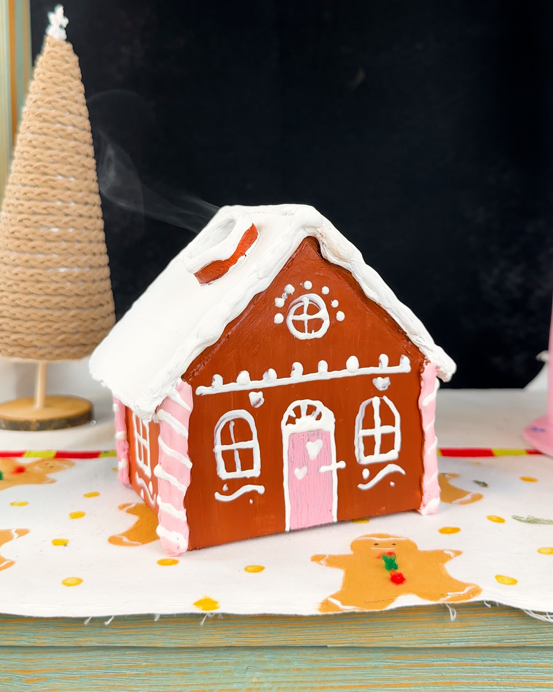 Adorable Christmas house crafts anyone can make 🏠