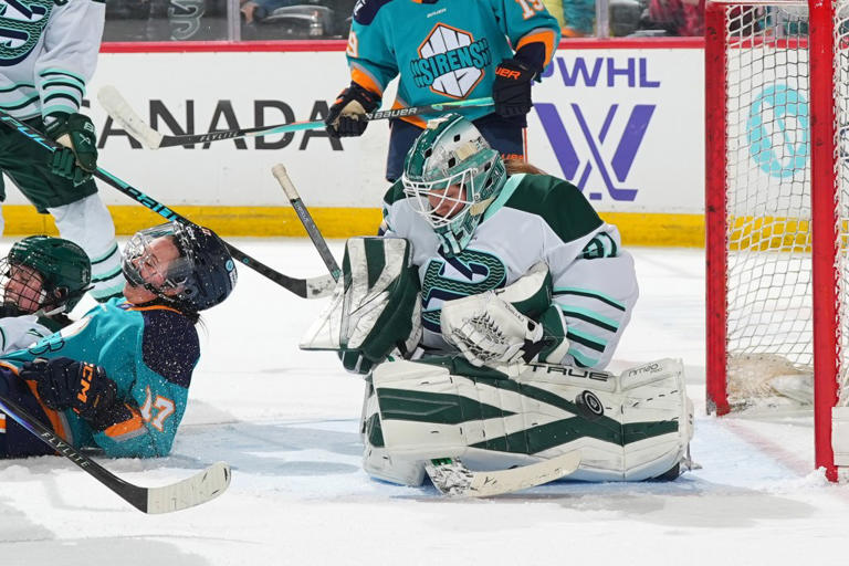 Sirens silenced by Boston Fleet in PWHL regular-season finale