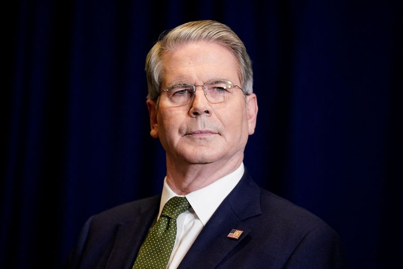 이란 자금줄 조이는 美… '이란산 원유 유통' 中 정유사 40곳 제재 [美-이란 전쟁]