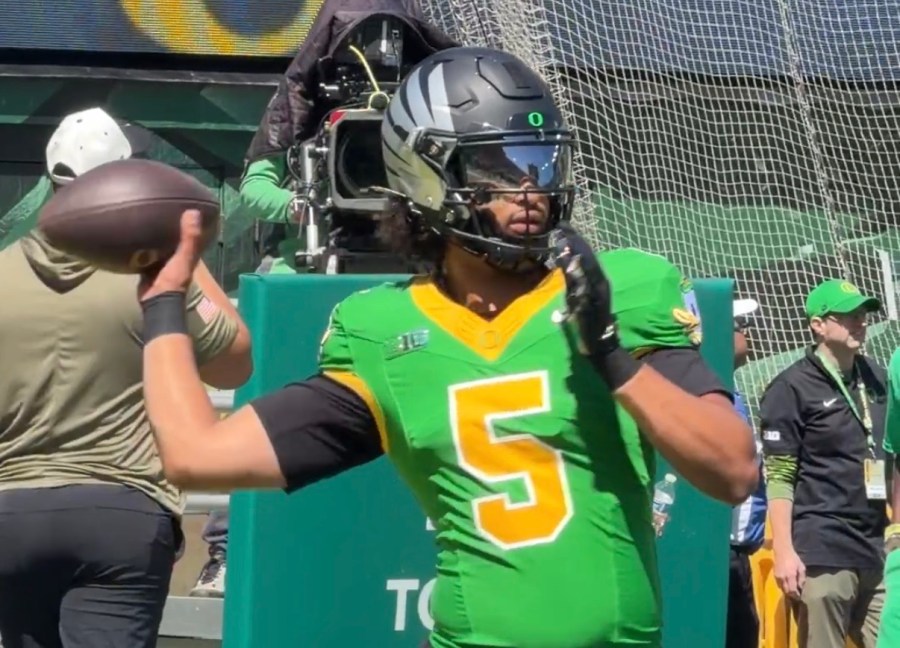 UO spring game showcases QBs, Stewart makes big return