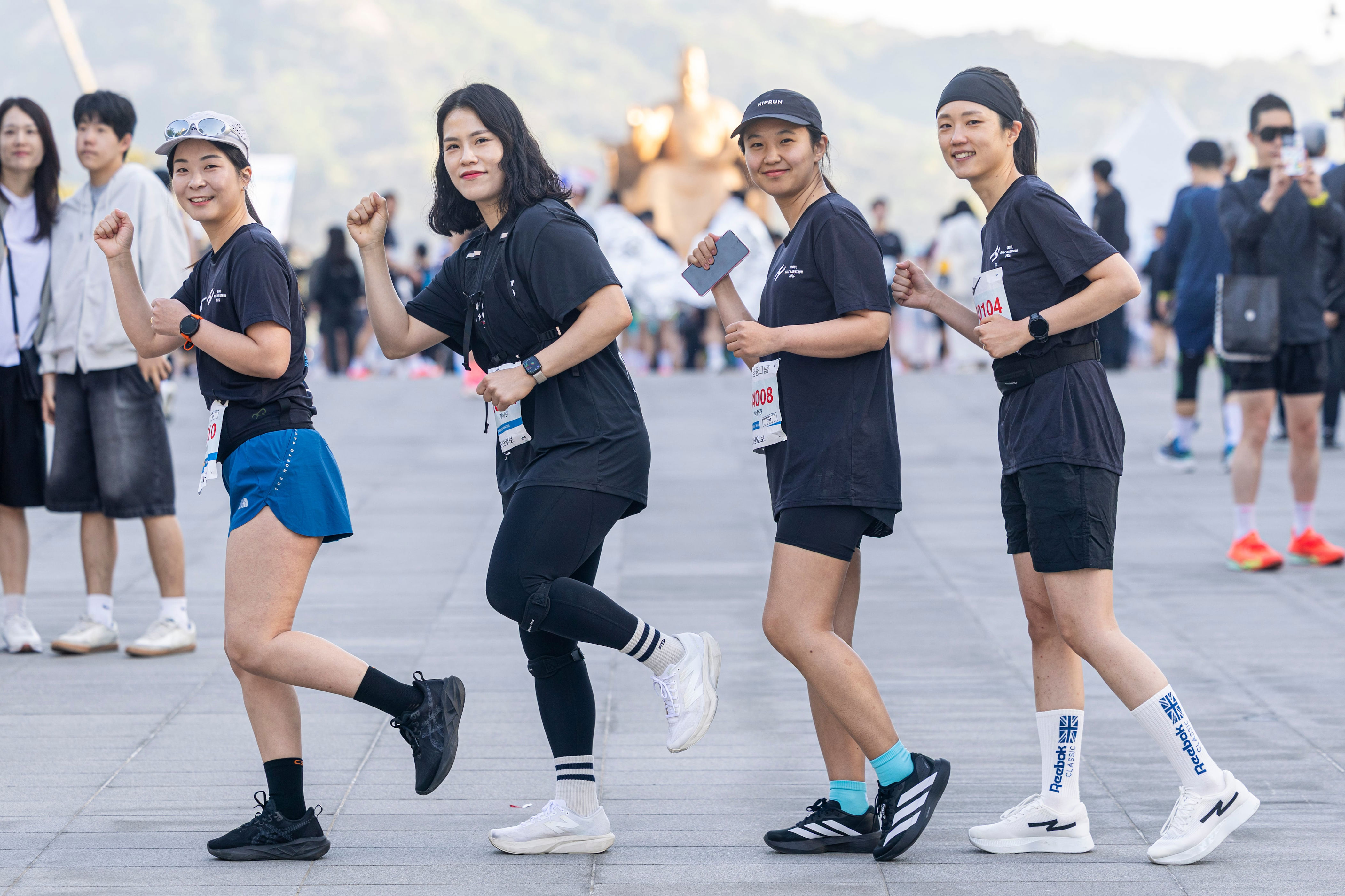 Mom runners relieve stress in Seoul half marathon