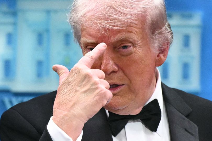 Donald Trump's four-word takedown of would-be assassin as shots fired ...