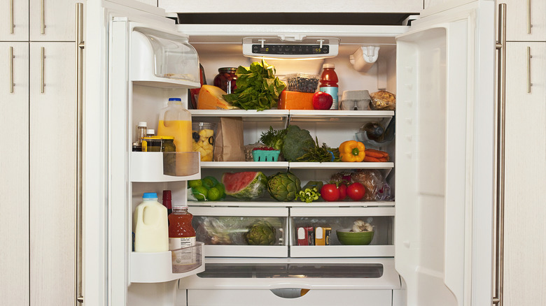 12 best and worst practices for cleaning your fridge