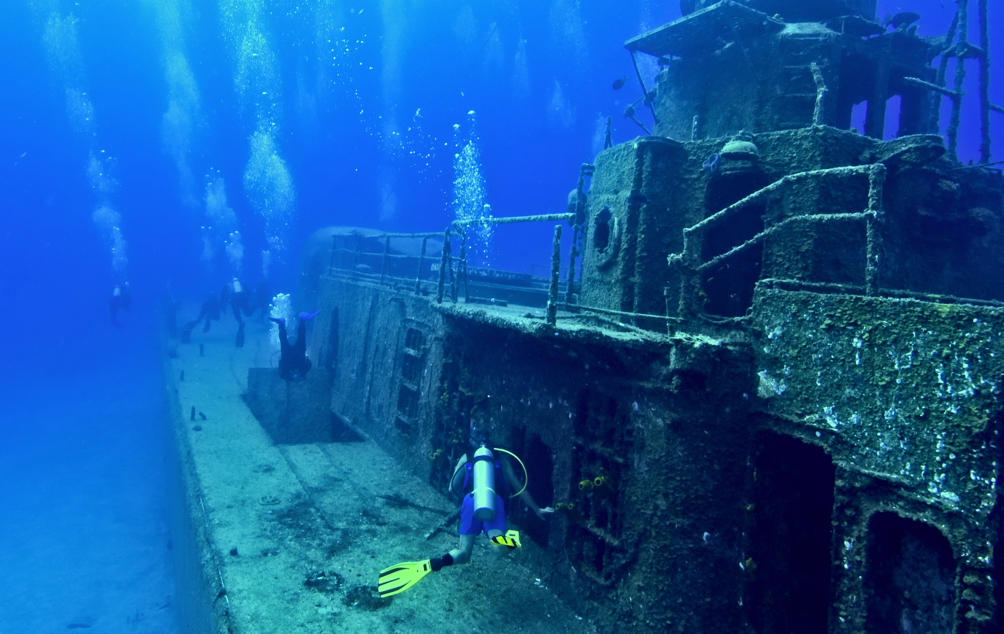 10 strange things that have been found in the deepest parts of the ocean