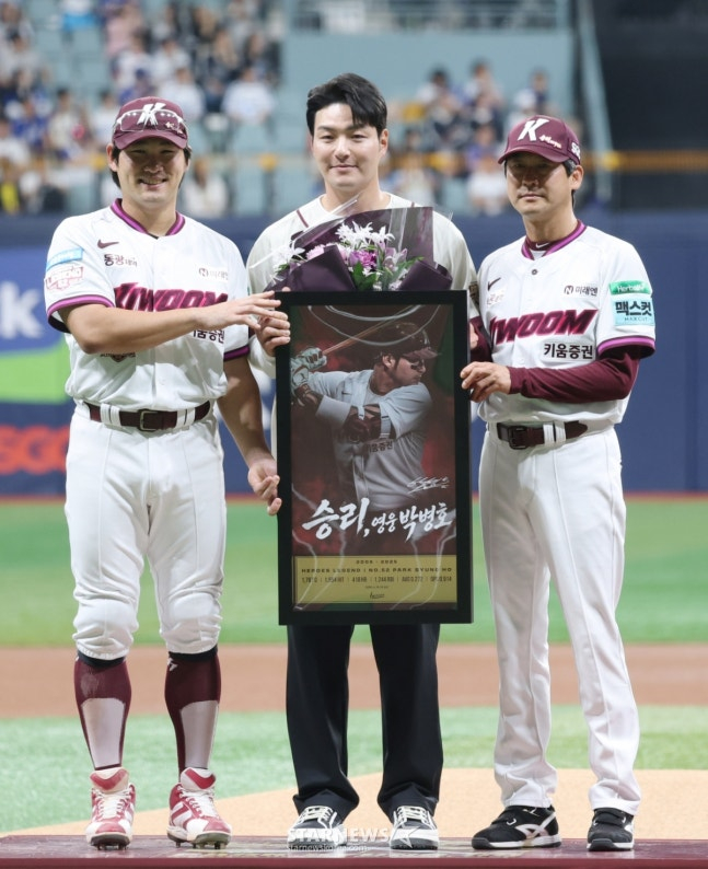 박병호 은퇴식 승리라 더 의미 커→기쁨 함께 나누고 싶다 설종진 감독 감격