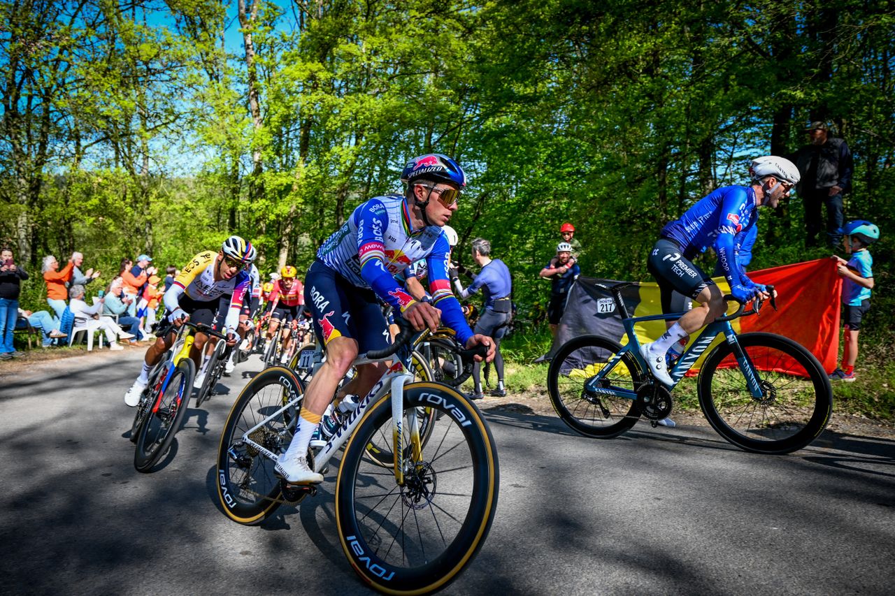Remco Evenepoel shocks rivals by getting into massive early breakaway ...