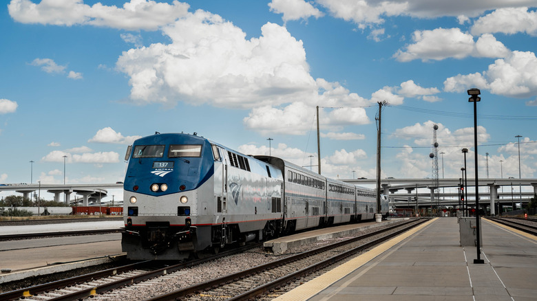 This vital Amtrak train route could get shut down, leaving travelers ...