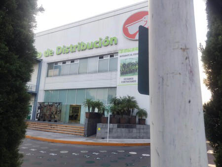 Mientras otros supermercados compiten por precio en México, La Comer ...
