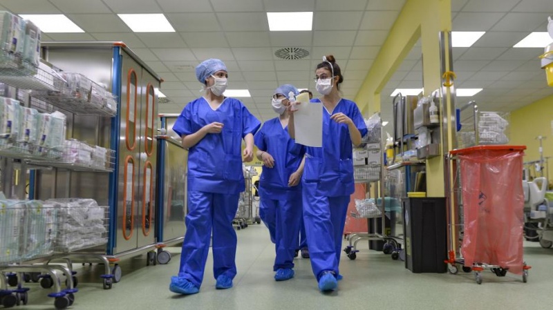 Το νοσηλευτικό προσωπικό εγκαταλείπει μαζικά το ΕΣΥ – Περιμένουν την ...