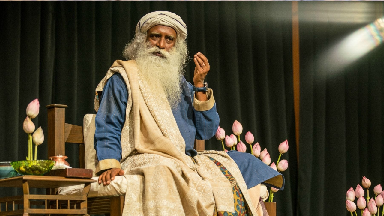 10 powerful parenting quotes by Sadhguru to raise happy and confident ...