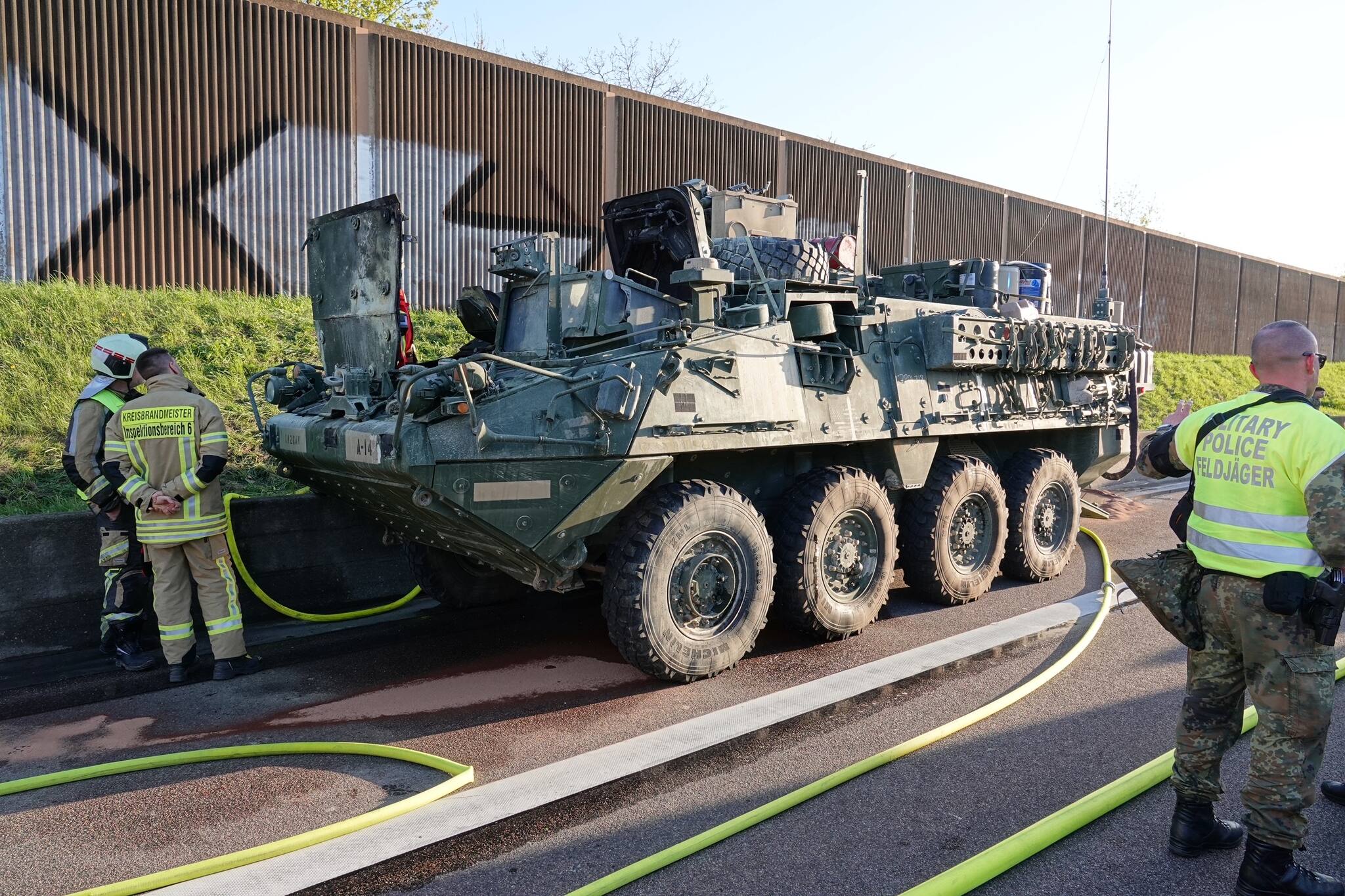 Auf dem Weg zur NATO-Übung: US-Panzer brennt auf A4 nahe Dresden