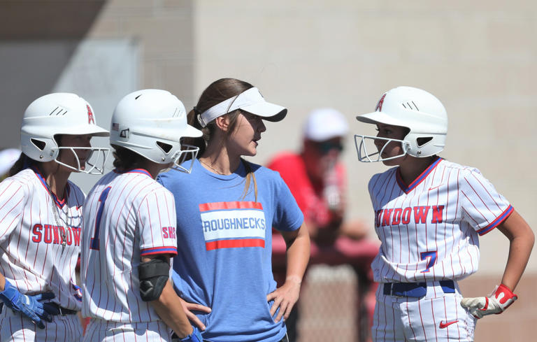 Sundown softball looks to write own story in state title repeat bid