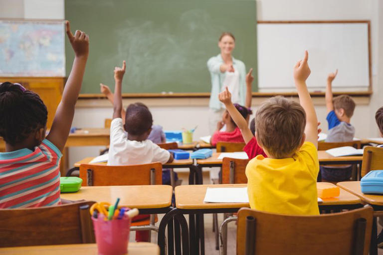 Woman discovers 7-word note inside box and people point out clever meaning