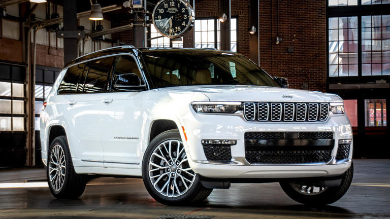 Jeep buyer alleges dealer sold him a 6,200-mile car as new, forged his ...