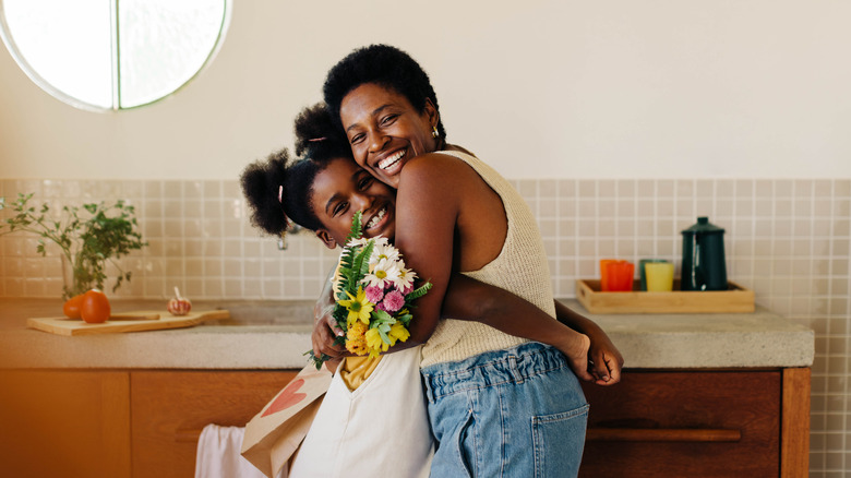 5 gadgets under $30 perfect for Mother's Day gifts