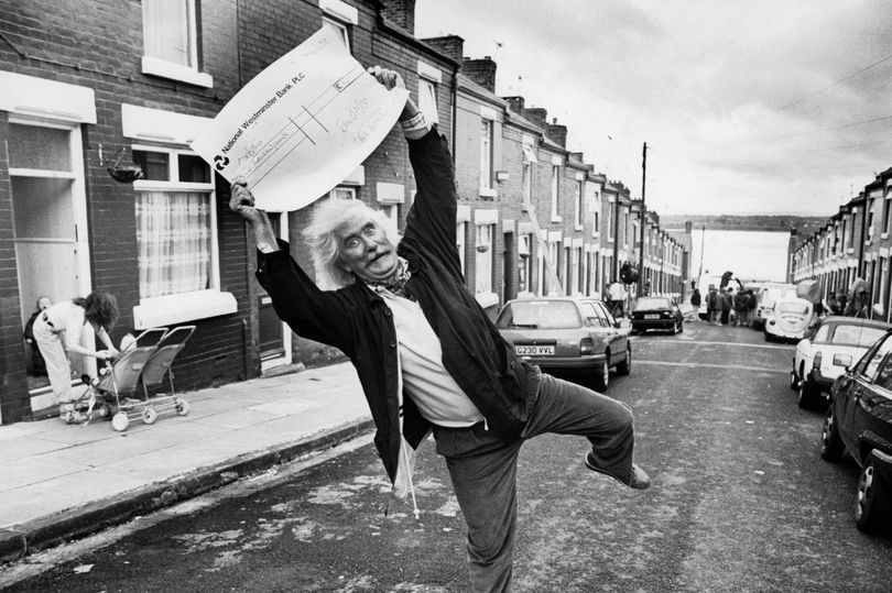 Behind the scenes photographs of 80s Liverpool sitcom Bread