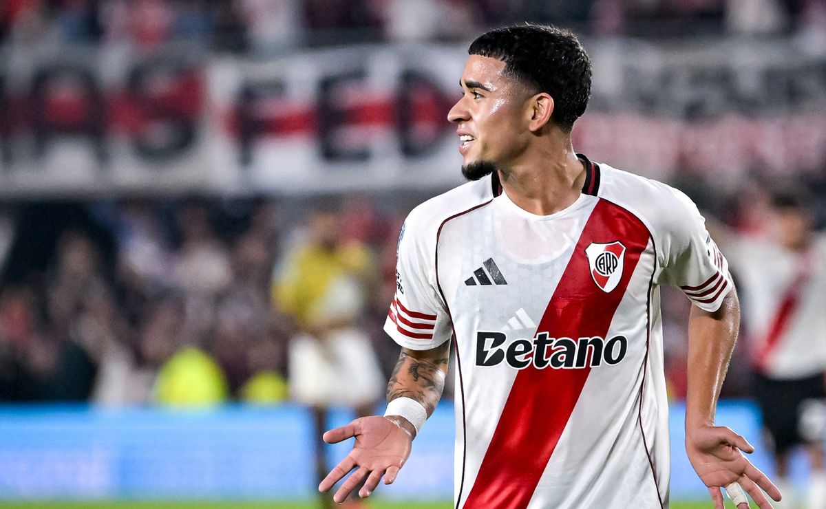 Video | Jugador de River Plate regañó a Kendry Páez luego de su golazo