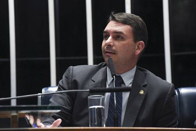 Aliados de Flávio fazem raio-x de crise e preparam pacote de reação