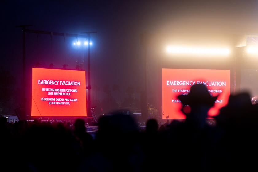 Strong winds cause Stagecoach to be briefly postponed, fans evacuated