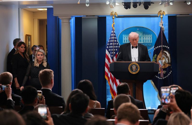 Trump calls suspect in press dinner attack 'pretty sick guy' whose ...