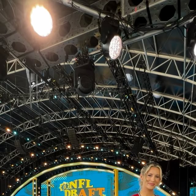 Glamorous ESPN host Laura Rutledge leaves fans in awe with bold NFL ...
