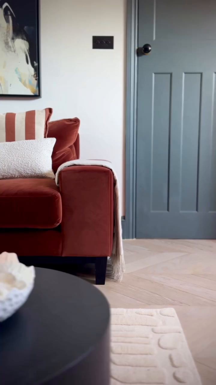 Yes, Gemma M Goldsmith! Choosing a contrasting colour for your skirting ...