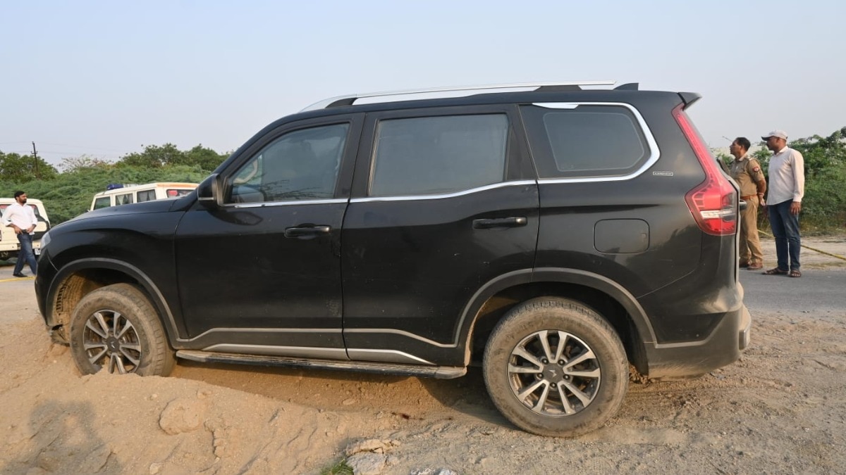 Man found dead with gun in hand inside car in Greater Noida, suicide ...