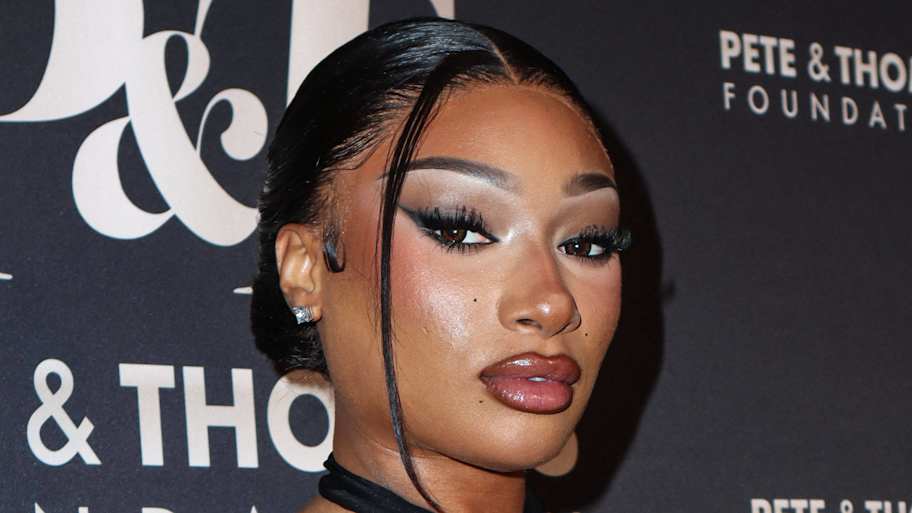 Megan Thee Stallion can't hold back tears at 'Moulin Rouge' after Klay ...