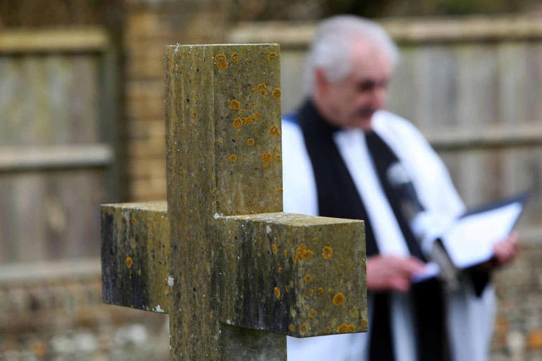 British reluctance to talk about death costing bereaved £157m a year ...