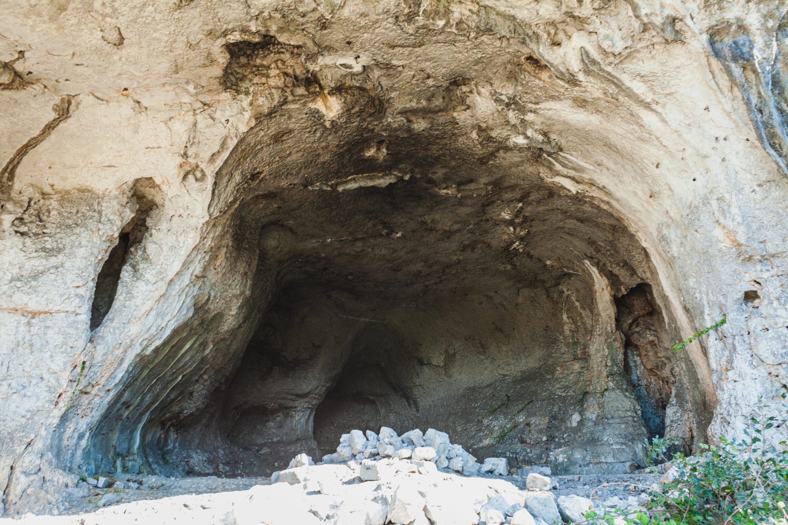 They found 10-foot human remains in a cave. Scientists said 'that's ...