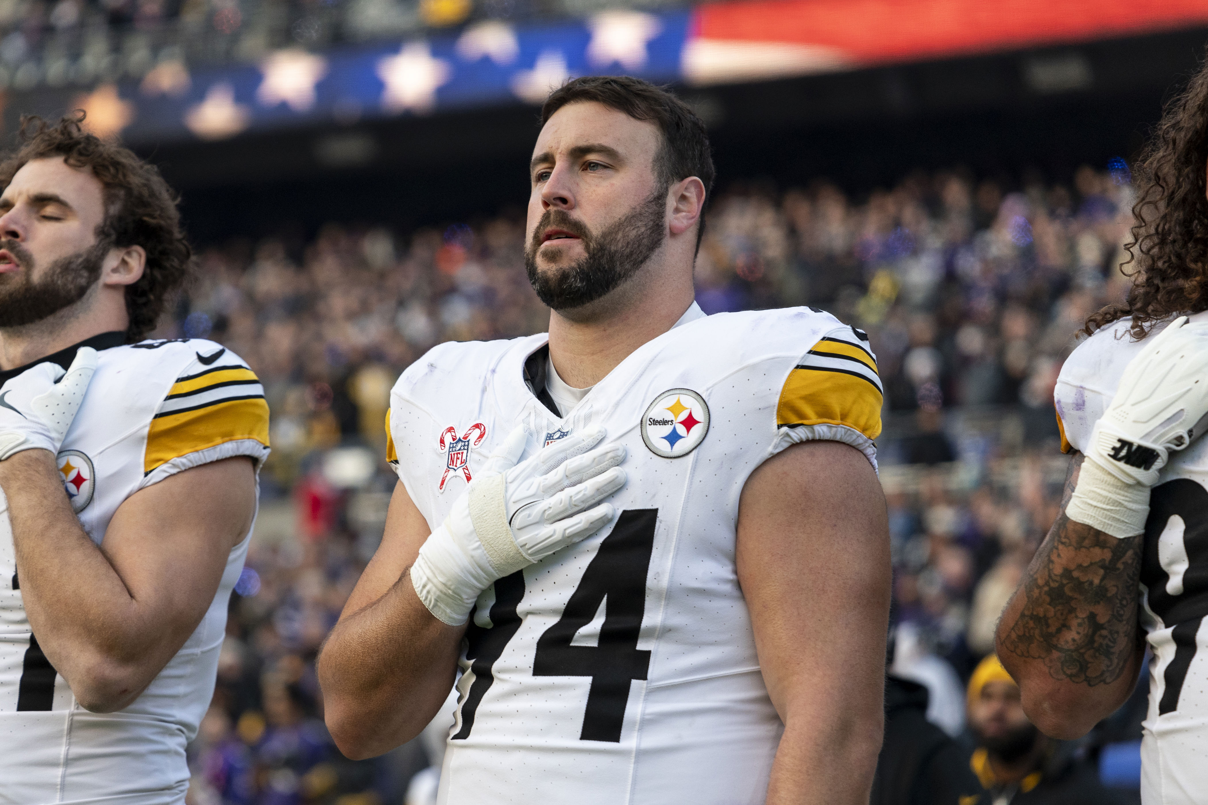 Steelers officially bring back Dean Lowry